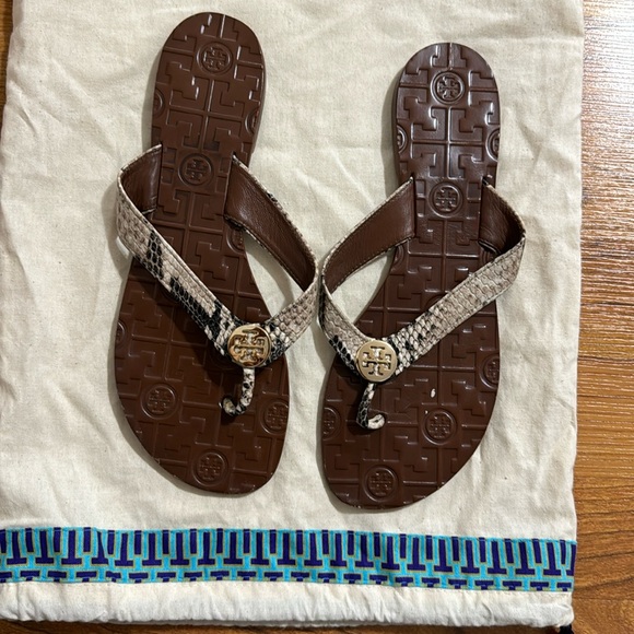 Tory Burch | Shoes | Tory Burch Thora Logo Embossed Leather Sandal ...